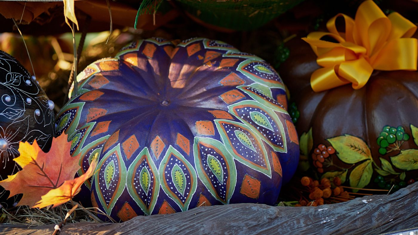 Simple Ways to Use Pumpkins, Squash, & Gourds in Fall Decor | Montana Happy