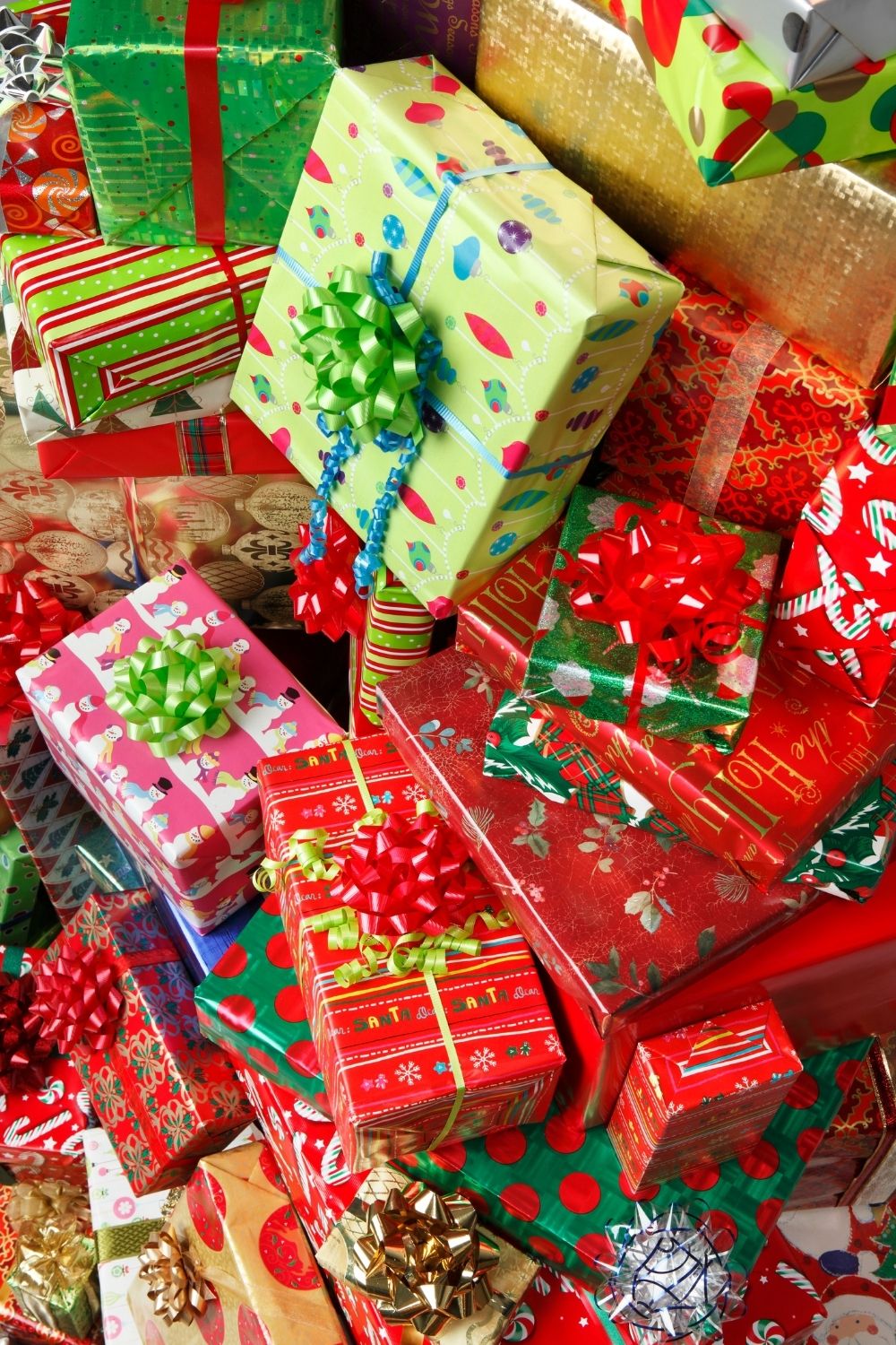 31 Christmas Aesthetic Pictures GIFTS OF THE SEASON | Montana Happy