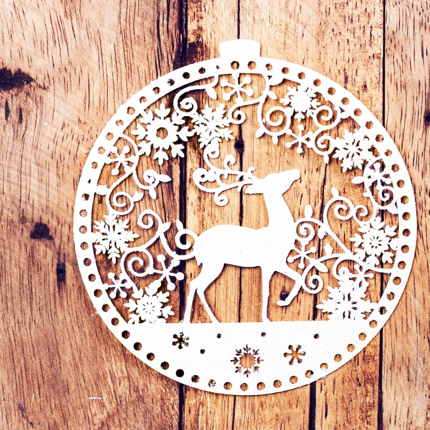 How to Have a Simple Christmas - 31 Ideas and Tips | Montana Happy