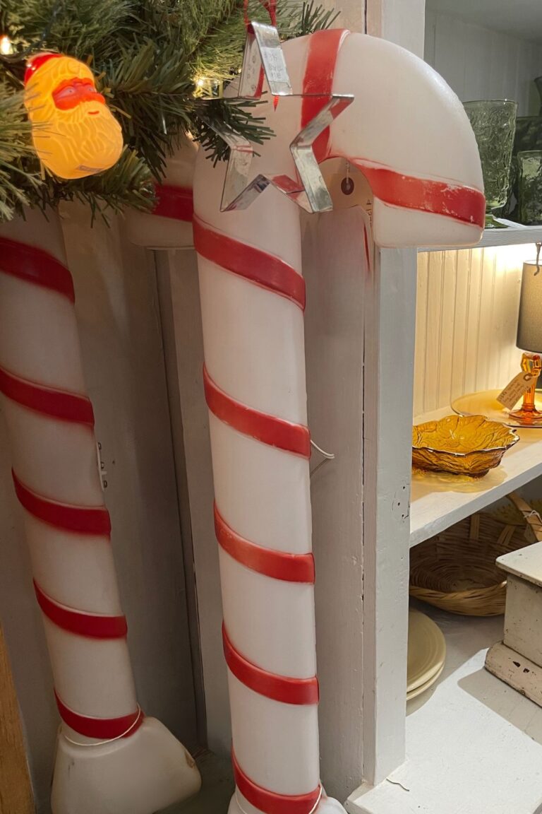 Guide to Collecting Vintage Christmas Blow Molds | Montana Happy