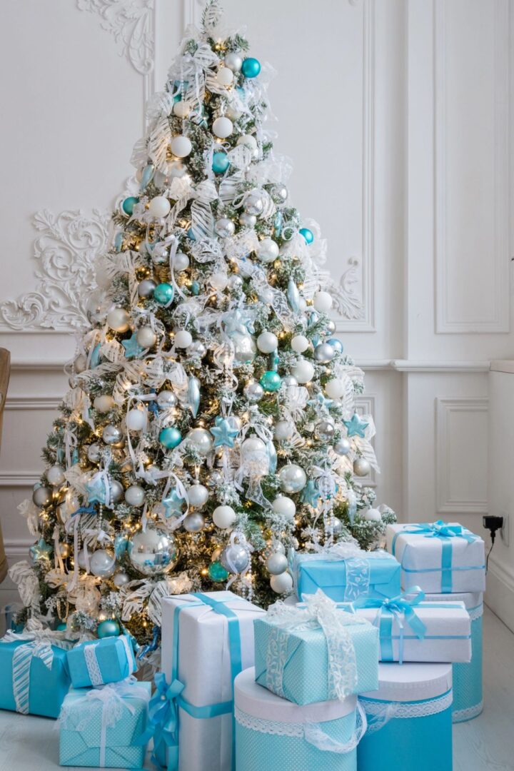 Beautifully Decorated Christmas Trees You'll LOVE!! | Montana Happy